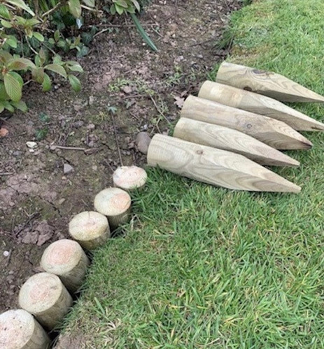 60 Short 10" long round garden edging stakes pointed. Tanalised green ...