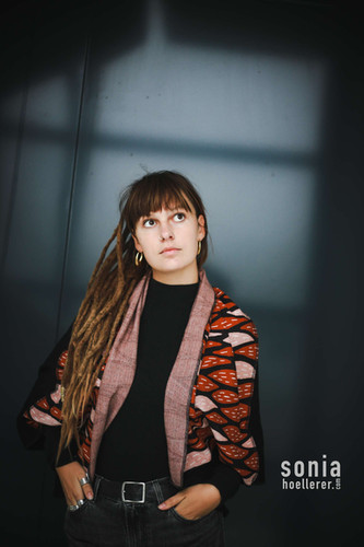 Shrug Flow Rust | soniahoellerer