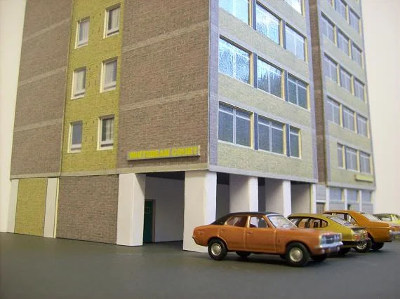 FLATS Half relief block of flats 1/76 | Kingsway Models