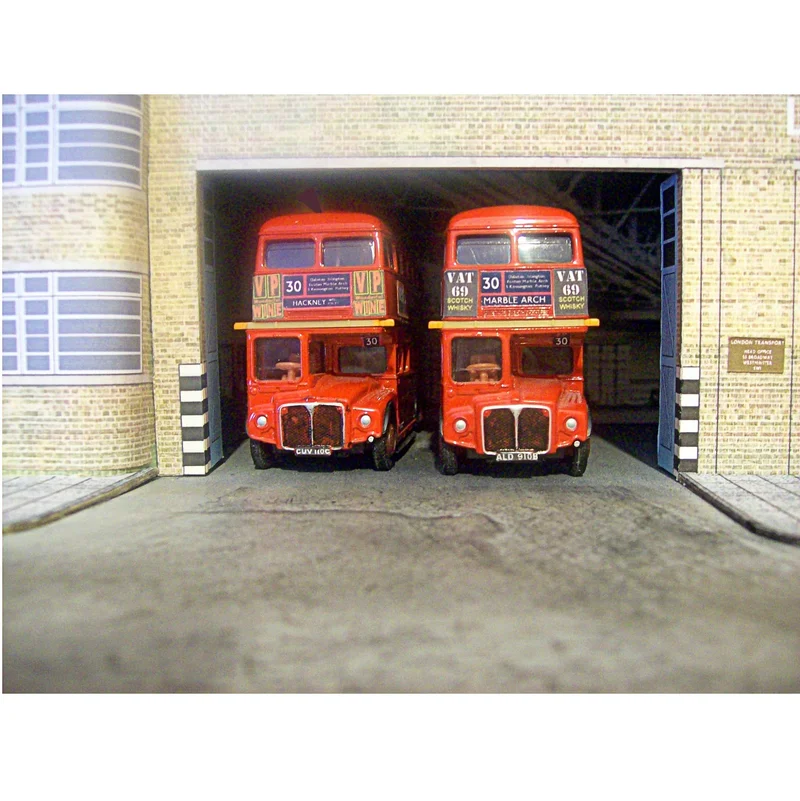 H Hackney LT central bus garage 1/76 | Kingsway Models