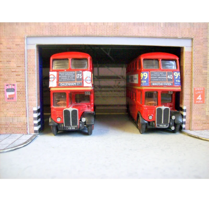 U Upton Park LT central bus garage 1/76 | Kingsway Models