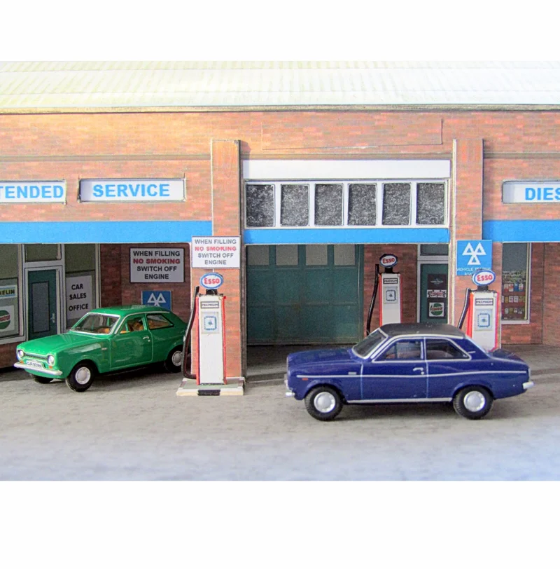 MDG Main Dealer Garage and petrol station 1/76 | Kingsway Models