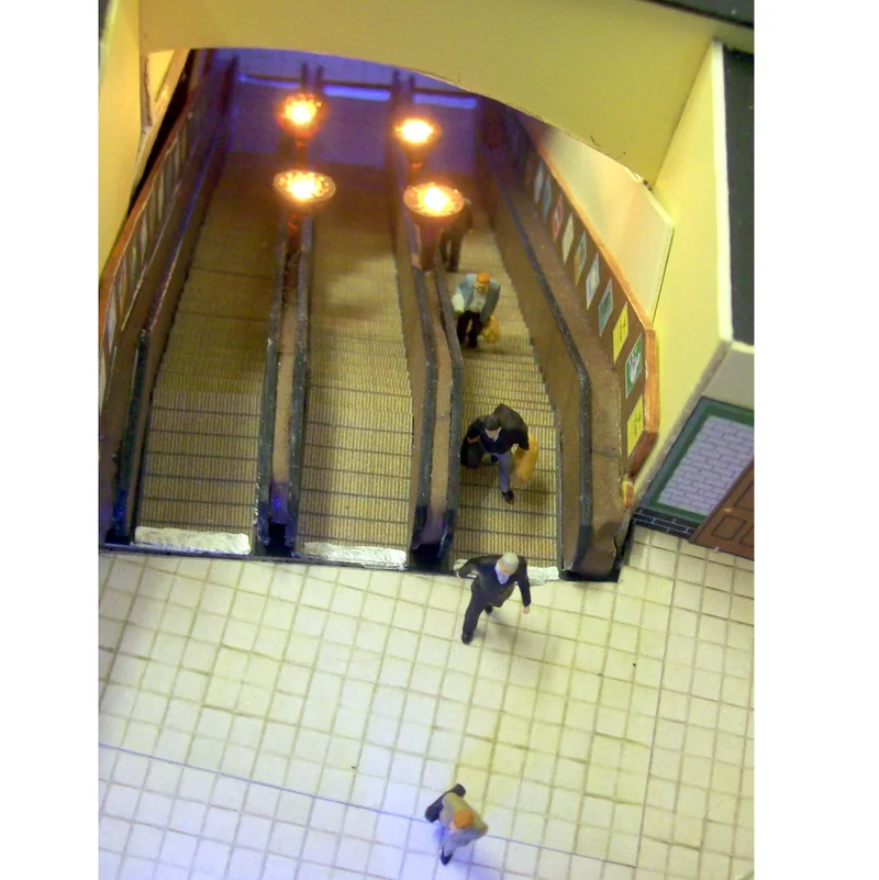 ESC Underground Escalator wood / steel 1/76 | Kingsway Models
