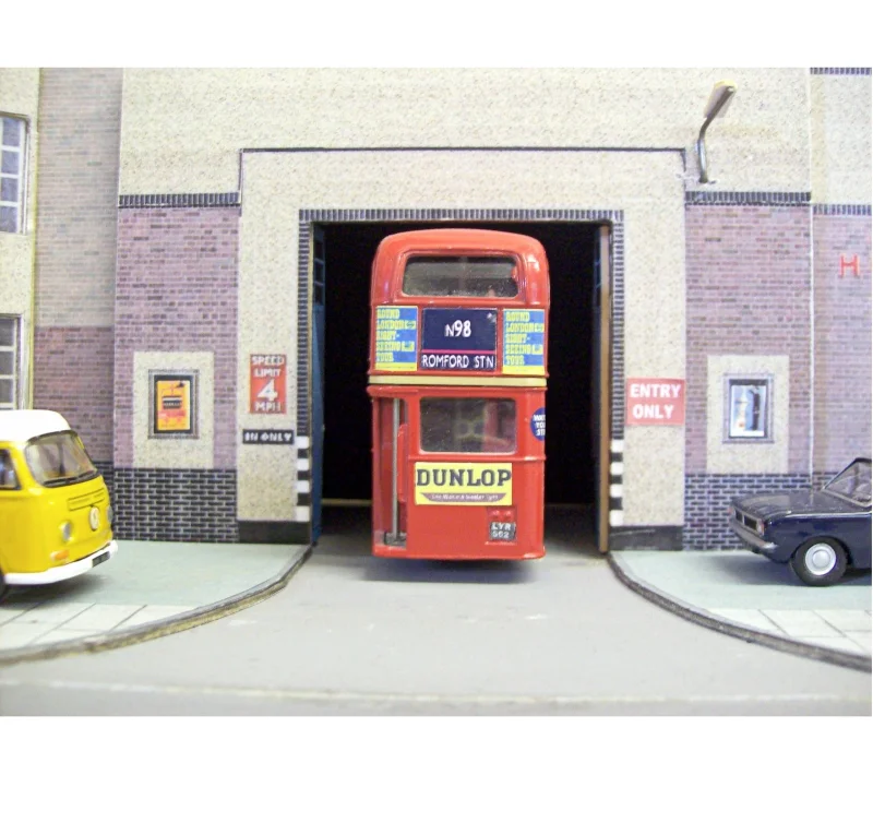 RD Hornchurch LT central bus garage 1/76 | Kingsway Models