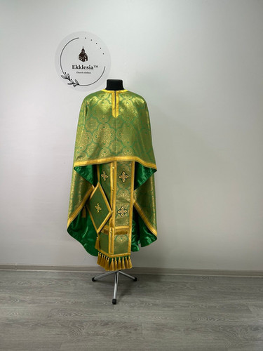 Priest vestment in church brocade - Liturgical clothes for priest ...