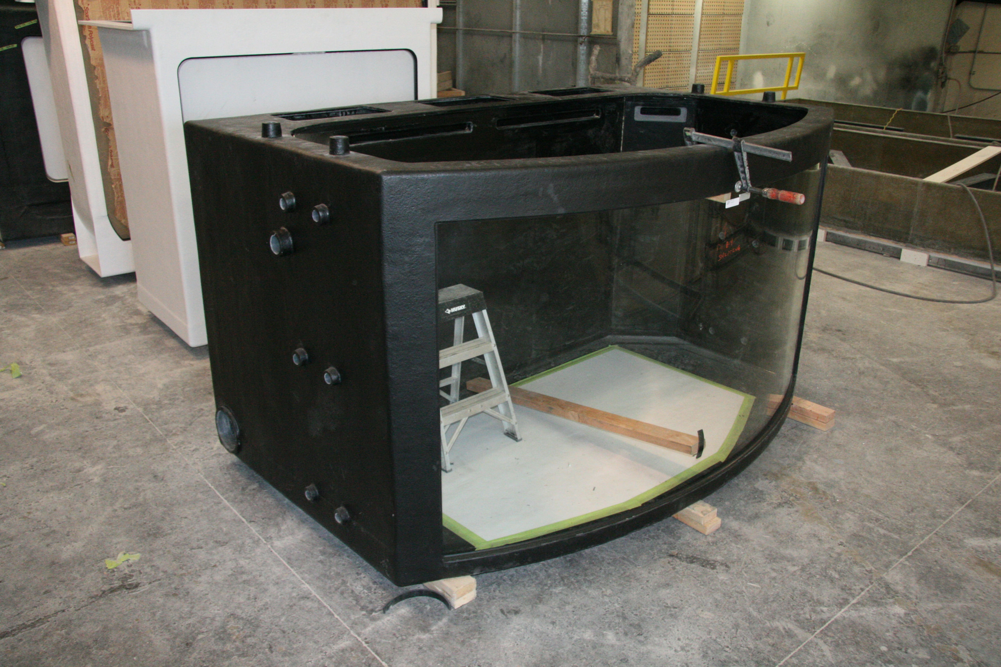 Smithsonian Tank Complete 027.jpg | Manufacturing and installation images