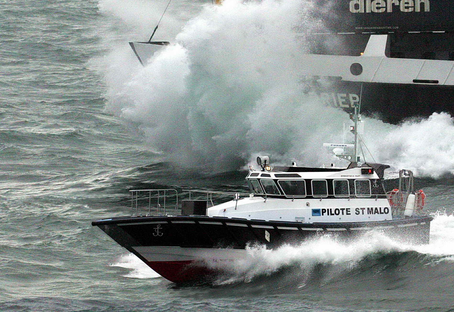 Interceptor 42 Pilot | safehavenmarine