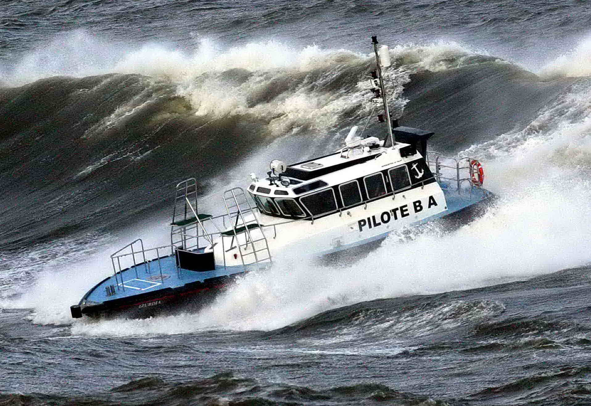 Interceptor 42 Pilot | safehavenmarine