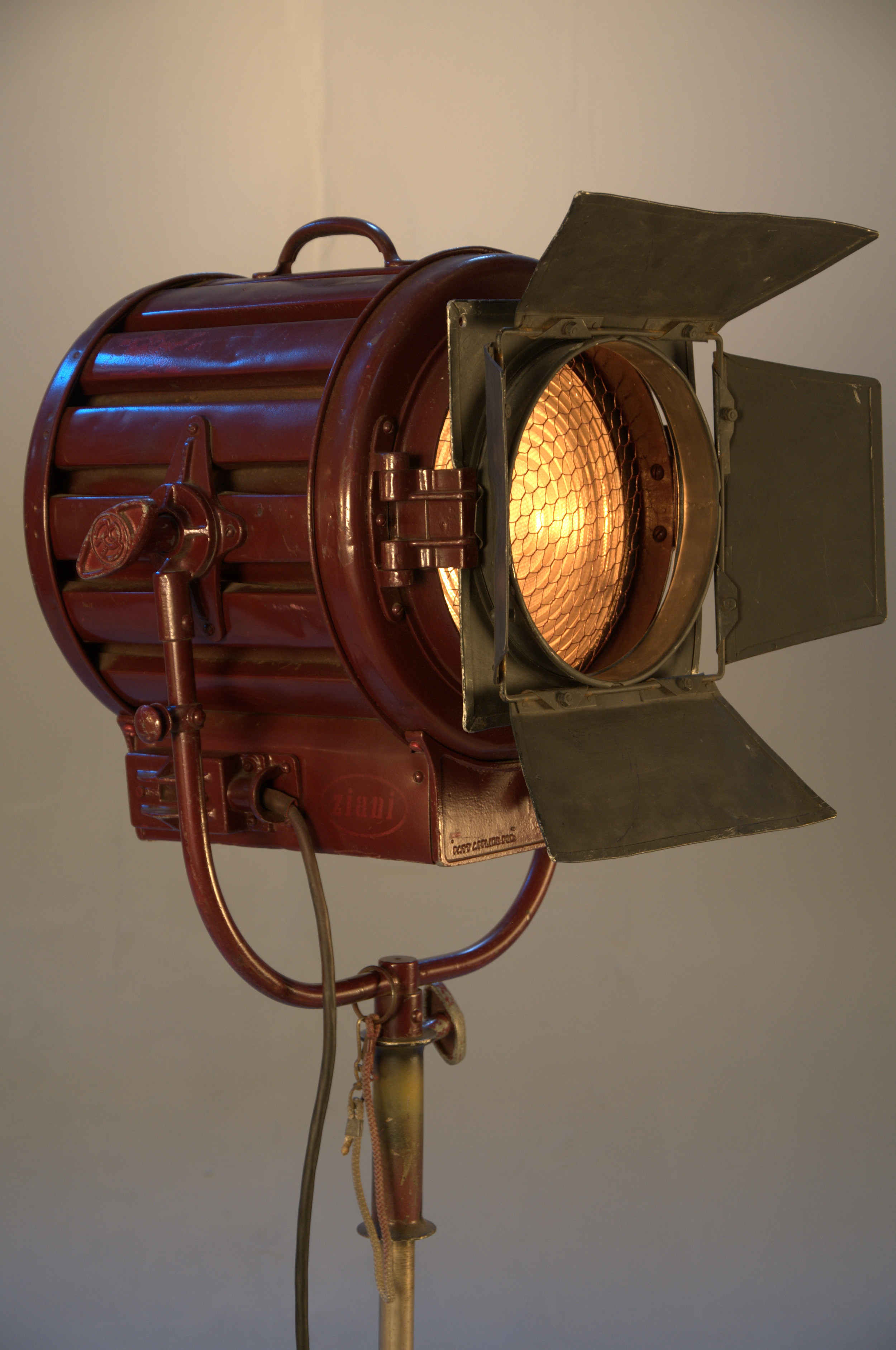 Mole 2k Burgundy | Ancient Lights