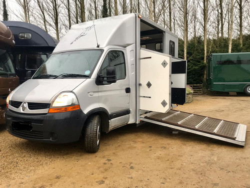 2007 Renault Master Horsebox | JS Horsetrucks