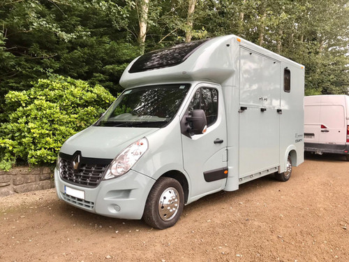 2015 3.5t Renault Master Business Class Long stall horsebox (152) | JS ...