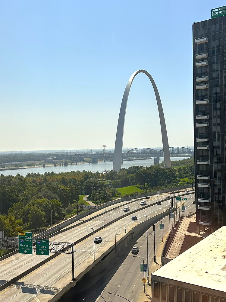 The Gateway Arch View Room: My Stay at the Hampton Inn St. Louis-Downtown