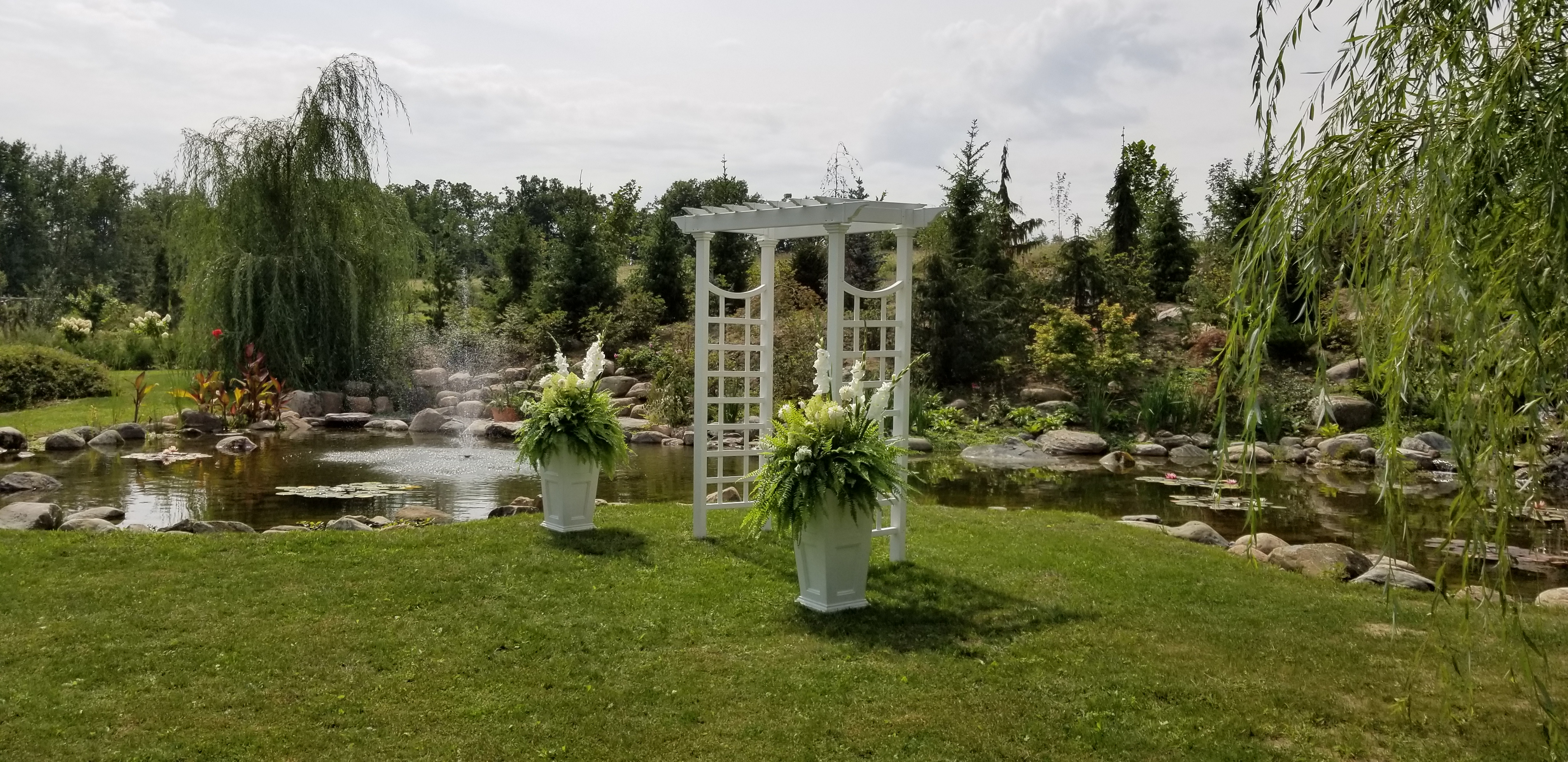 Outdoor wedding venue | Roseneath | Meadow View Gardens