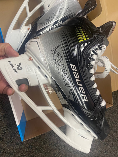 Bauer Vapor HyperLite 2 / Demo Sizes | Skatebladz.com