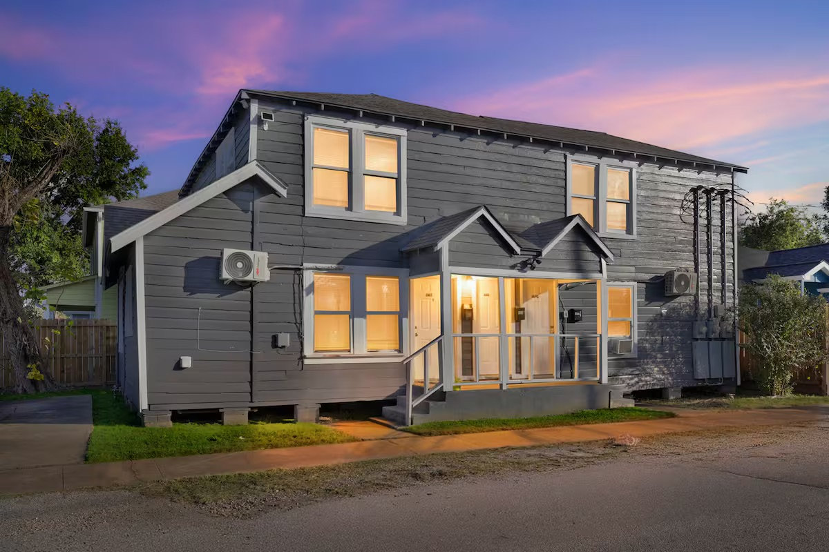 1401 Collier St by Daniel Enriquez | UH Universe Housing