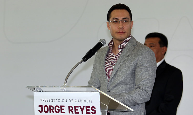 El presidente electo por Pachuca Jorge Reyes presento su equipo trabajo ...