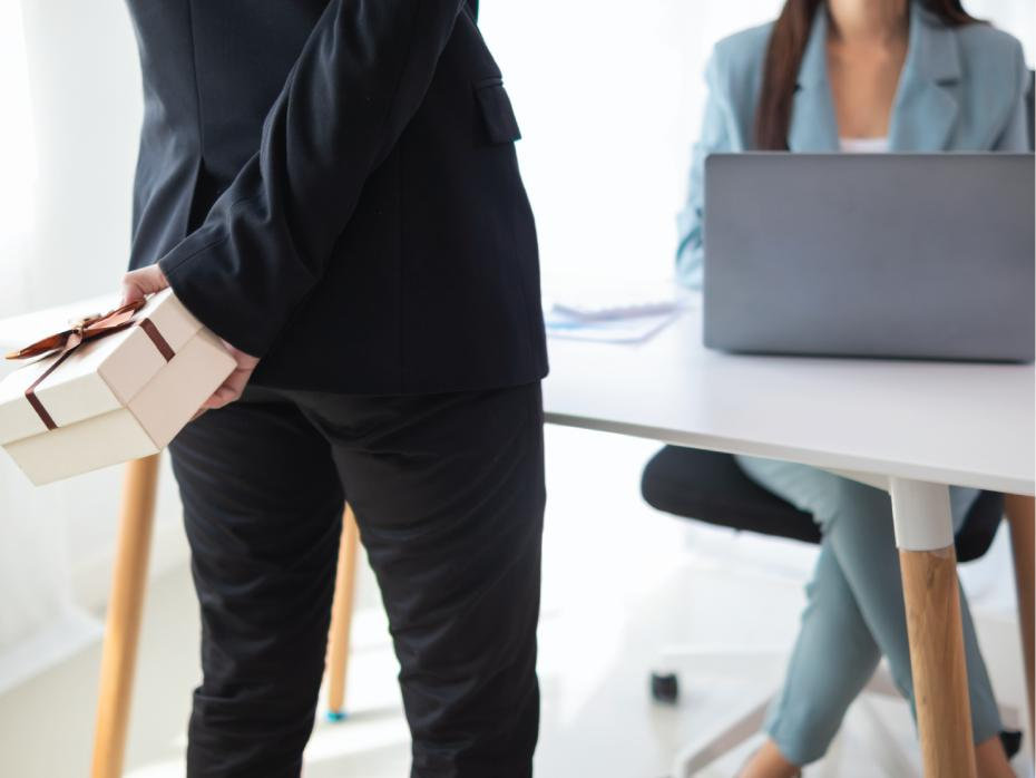 10 Unique Gifts to Surprise Your Employees – Social Imprints