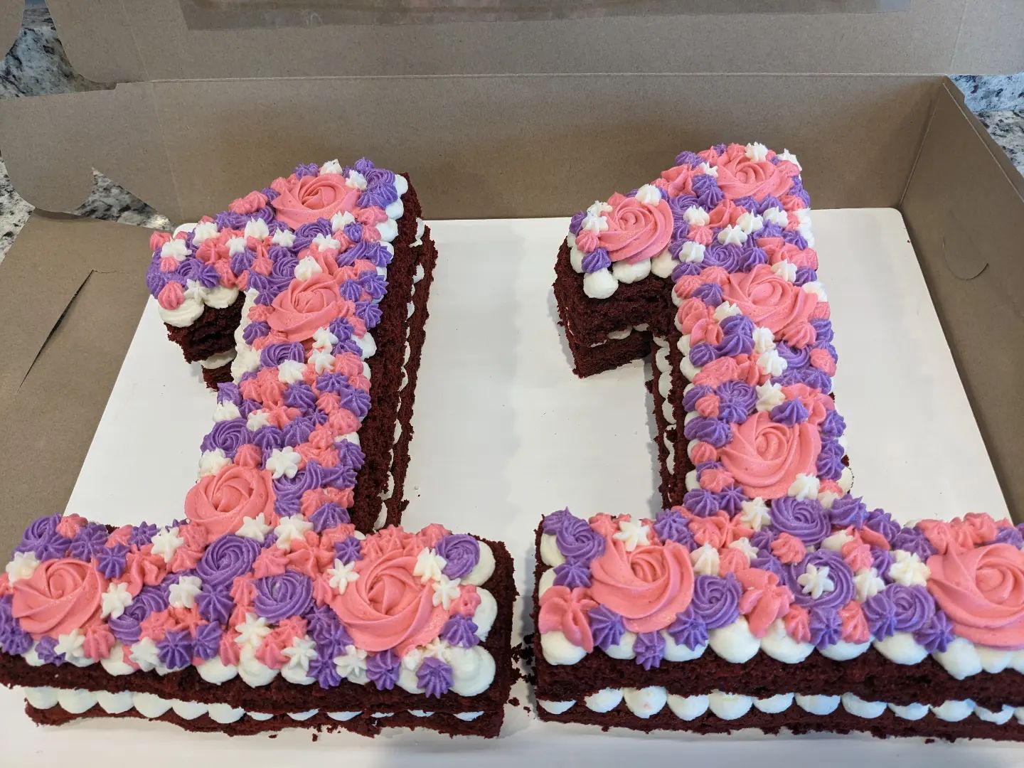 Delectable Delights | Custom Cakes | Edwardsville