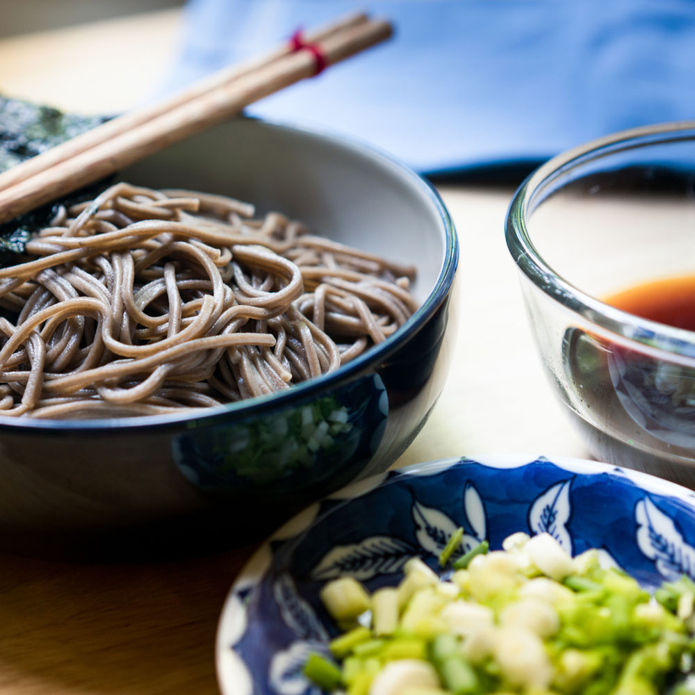 NOUILLES DE SOBA FROIDES - RECETTE JAPONAISE RAFRAÎCHISSANTE, FACILE ET ...