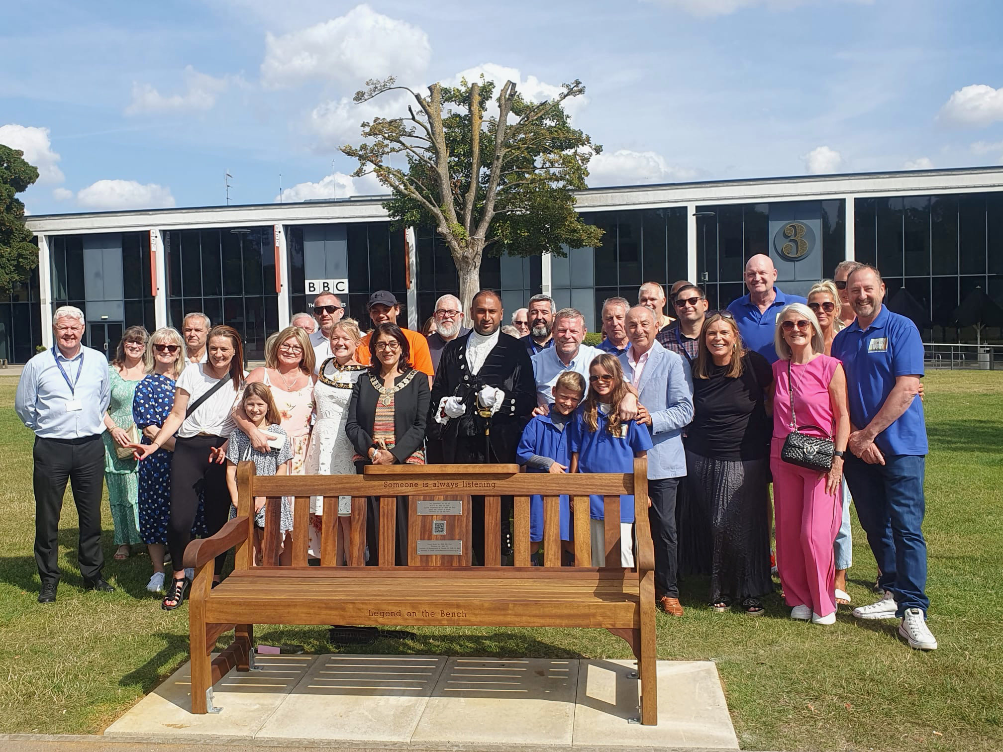 Bench Reveal 8 Grove House Gardens, Dunstable