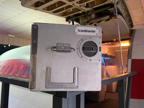 Scandinavian Atlas Box | Doors2Manual