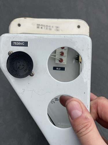 A320 cargo hold light switch | Doors2Manual