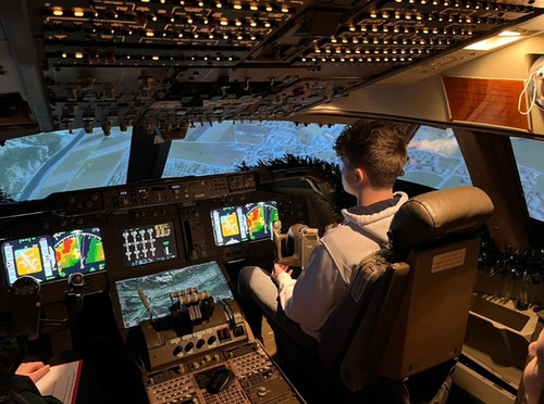 GIFT VOUCHER Fly a real Boeing 747 aircraft simulator- 90 minute ...