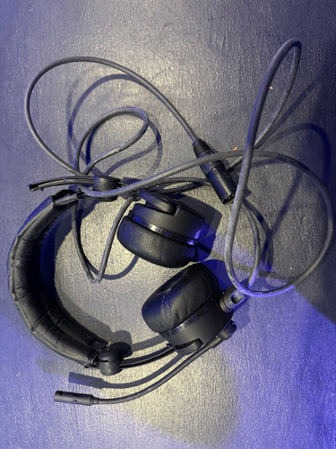 Pilot 4 pin headset | Doors2Manual