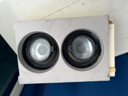 Lockheed Tristar ZE704 cabin PSU light duo | Doors2Manual