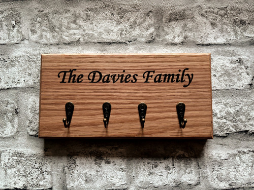 Personalised solid oak key holder - Family name KraftGem