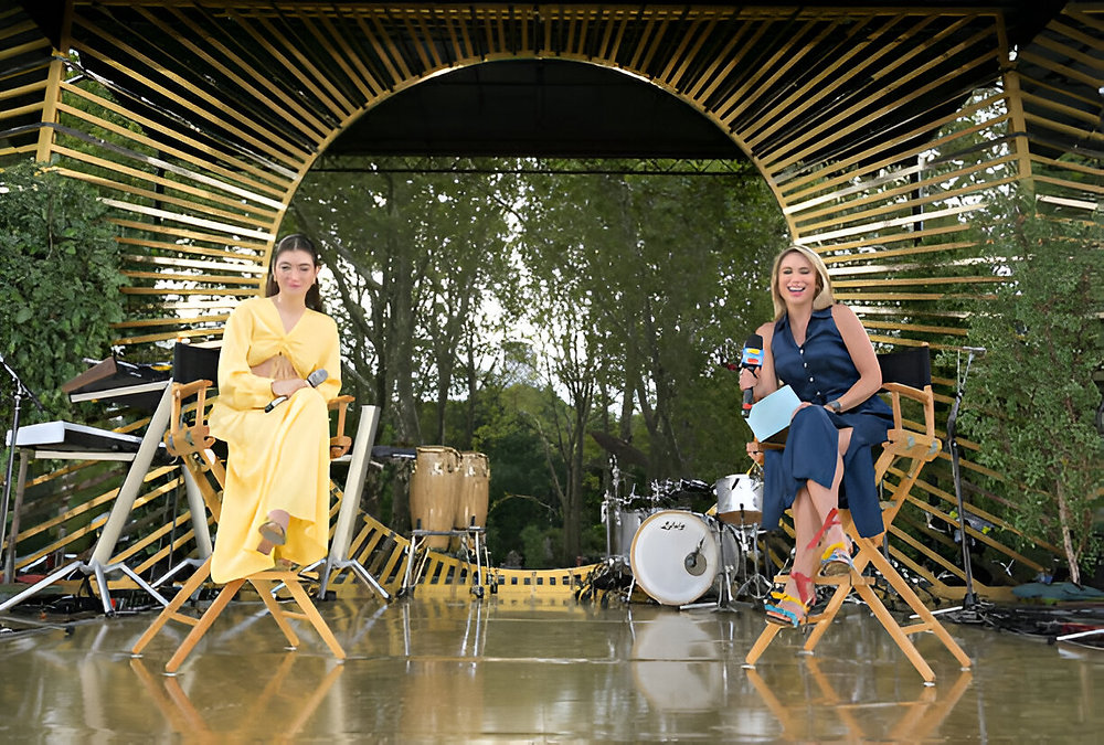 Lorde's Literary Delights: The Books That Inspire the "Solar Power" Singer