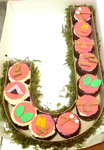 Monogram Cupcake Box - Fondant Designs | Choice Confections