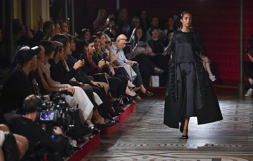 The Inky Flick and the Scarlet Slash: Deconstructing a Makeup Myth