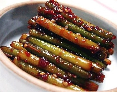 마늘쫑 ( Seasoned Garlic Stems ) | Ma's Banchan