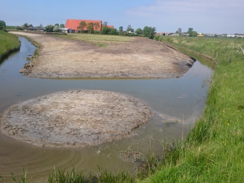 Aanleg natuurvriendelijke oever.