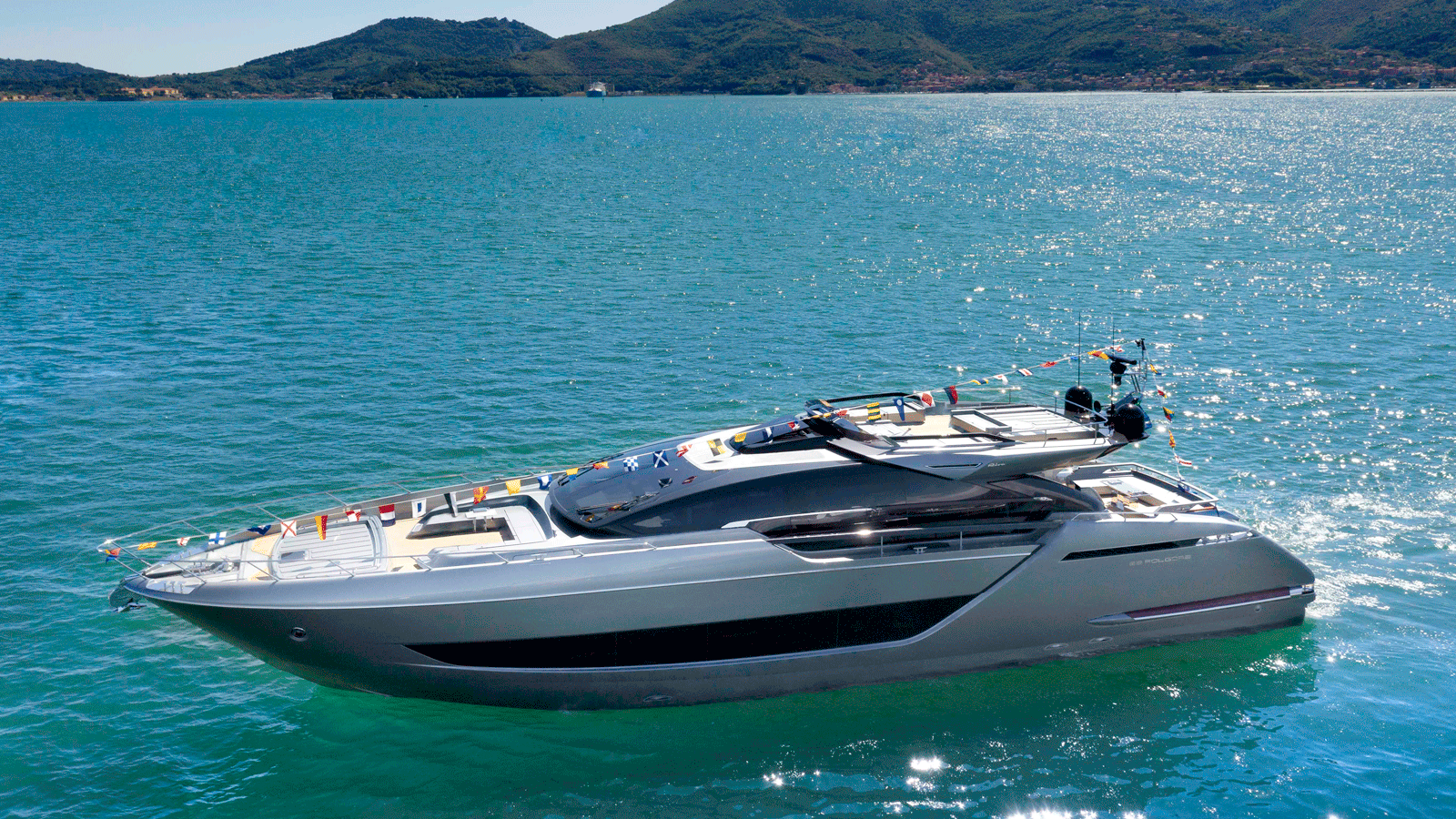 Riva 88 Folgore: Cổ điển & phá cách từ Ferretti Group