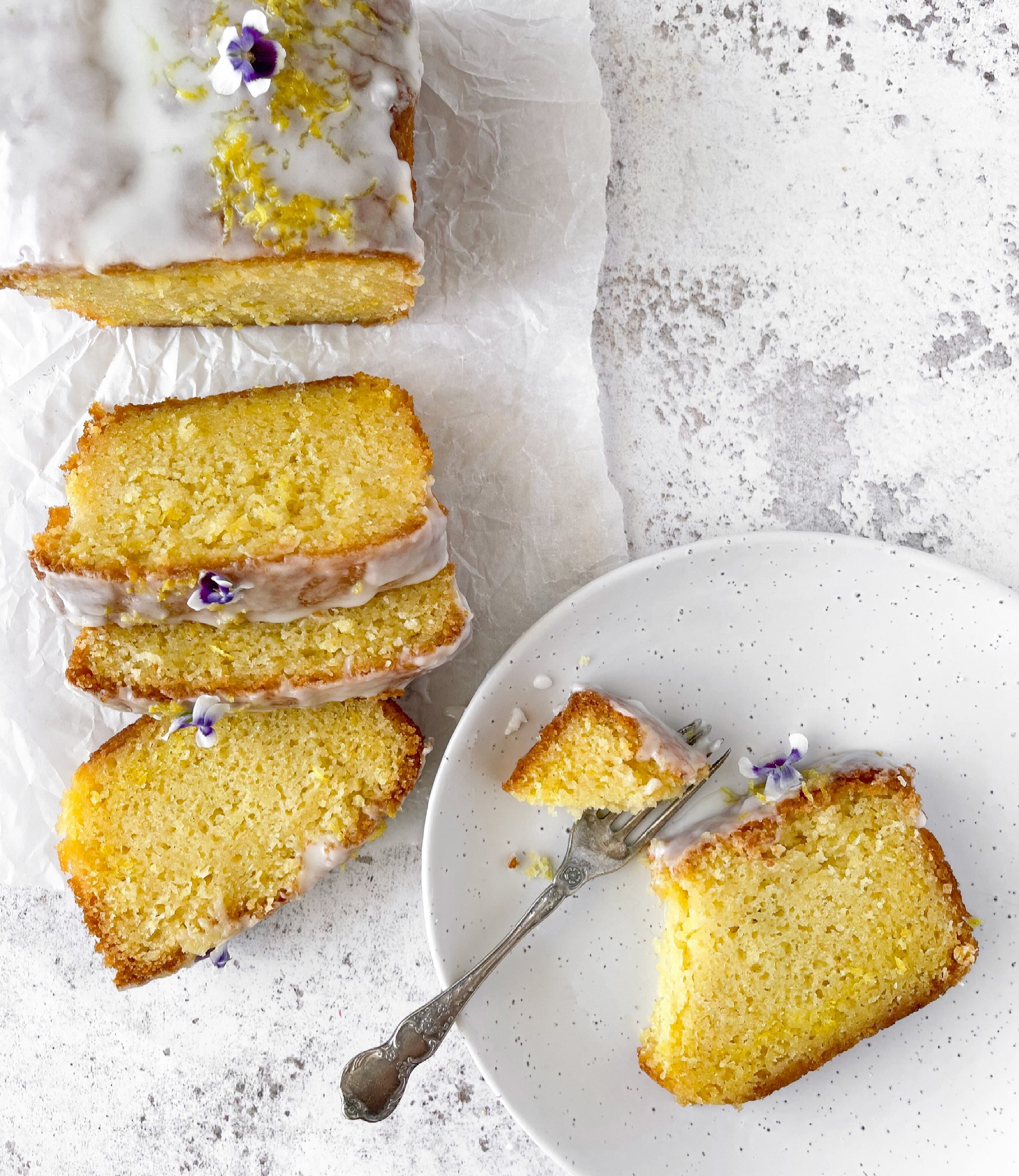 Lemon drizzle cake