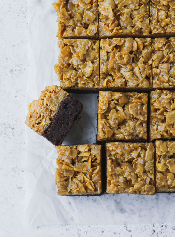 Caramel crunch cornflake brownies