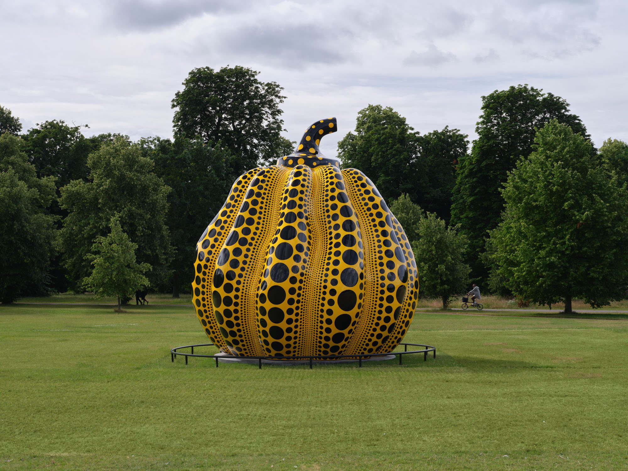 Yayoi Kusama’s “Pumpkin, 2024” Presented By Serpentine and The Royal Parks