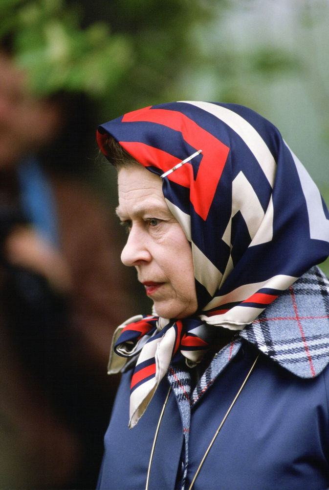 How big is Queen Elizabeth's scarves collection?