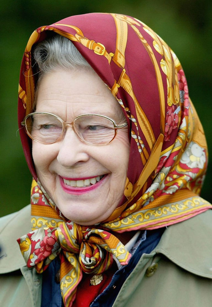 How big is Queen Elizabeth's scarves collection?