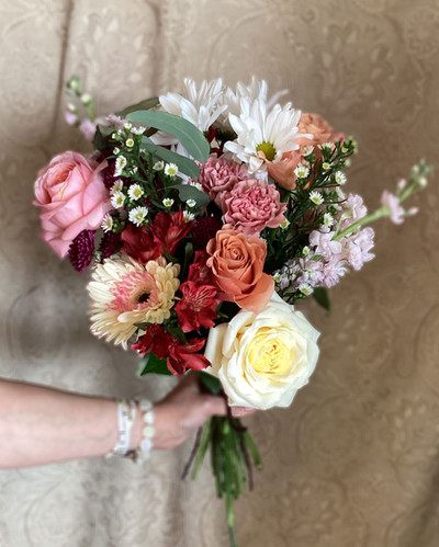 “The Giggle” Small Hand-Tied Bouquet (Nationwide Delivery) | Flower R World