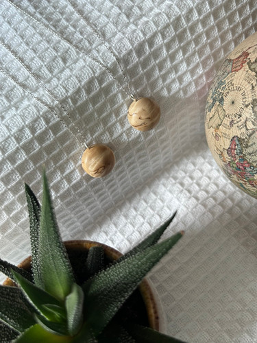 Collier "Saturne" - en bouleau madré et argent | Georgie F. Alva