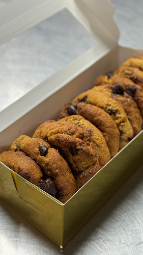 6 Pack PB Chocolate chip cookies | vestaskitchen