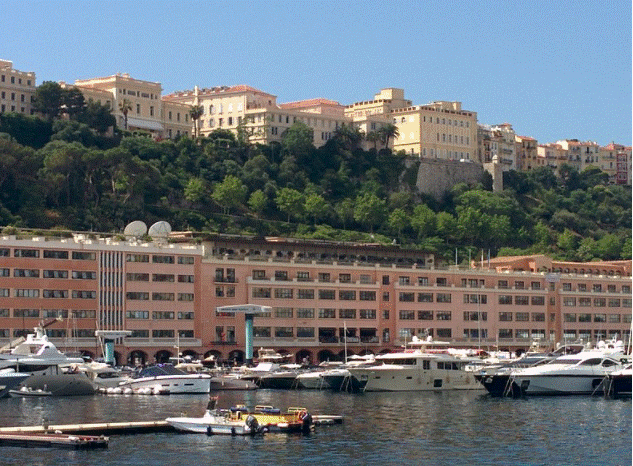 Le toit du Centre Scientifique de Monaco accueille un parc solaire