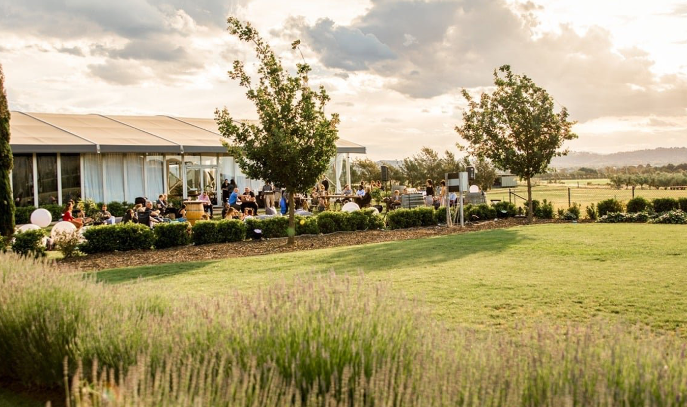 Pialligo Estate | Sidestage