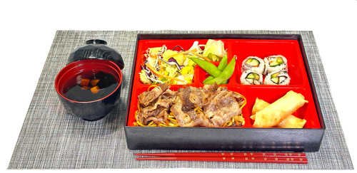 B7. Stir Fry Beef Noodle Bento 牛肉炒麵便當 | Tabemono Bento G