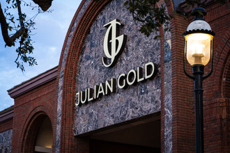 82nd & Quaker Kingsgate Shopping Center, Lubbock, Texas