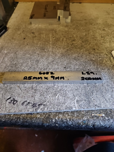6082 Aluminium oblong bar 25mm X 9mm | Metal Bar Ends