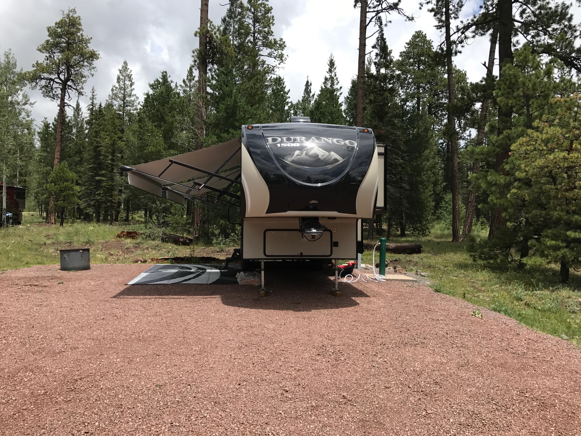 Rv trailer rentals show low white mountains